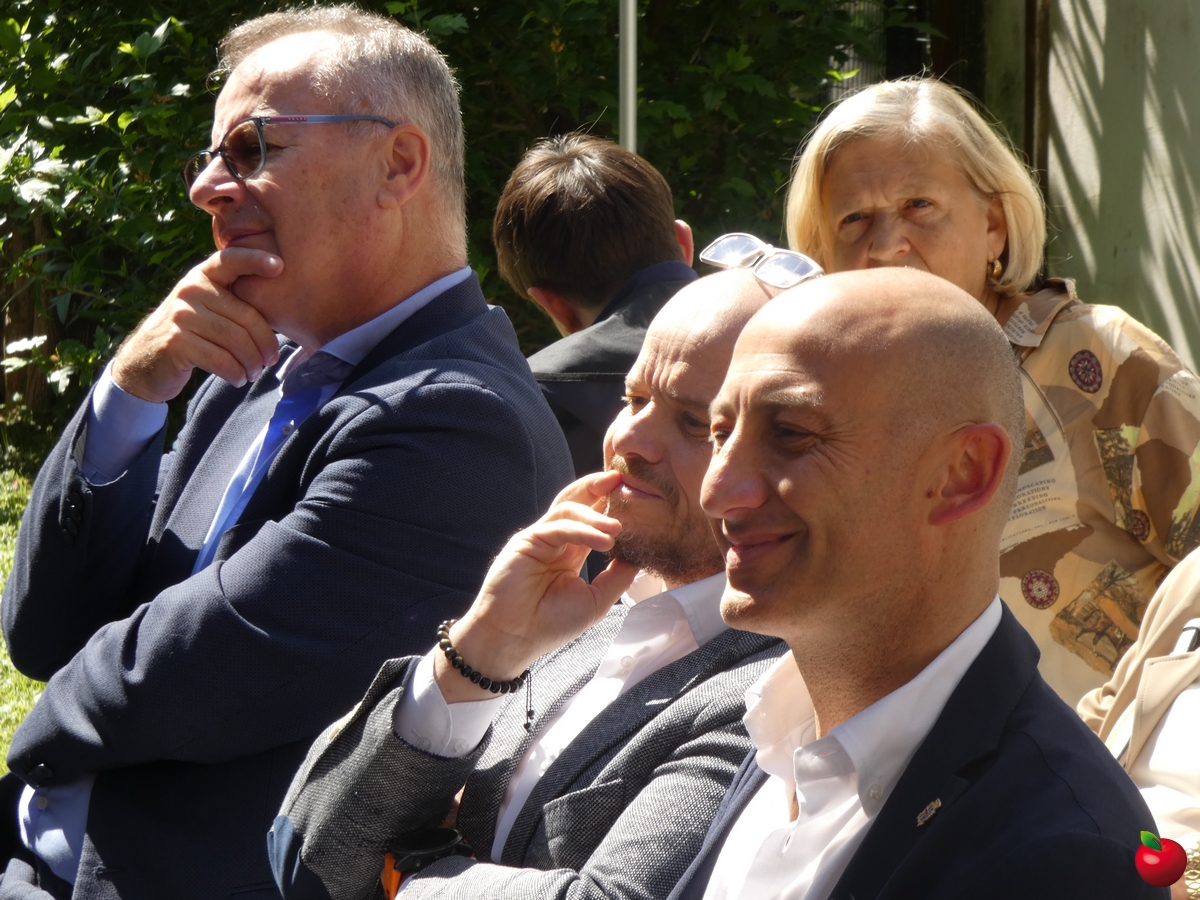 Lecco, vent'anni di vicende di persone e relazioni: buon compleanno ...