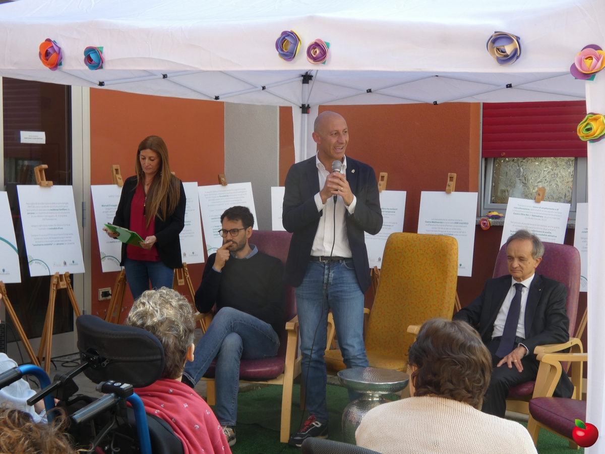 Lecco, vent'anni di vicende di persone e relazioni: buon compleanno ...