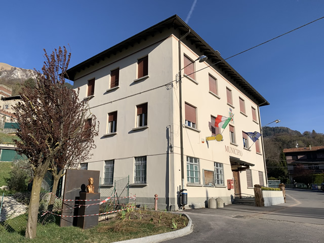 Al 'lecchese' Albertoni busto e parco nel Comune di Barni - Leccoonline