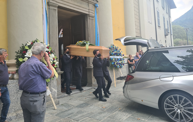 Malgrate: 'ora starai meglio', il commosso addio (anche della sua ... Malgrate: 'ora starai meglio', il commosso addio (anche della sua ...