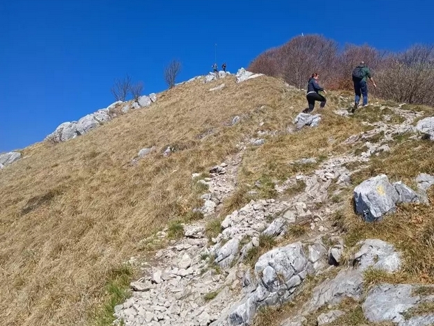 UP – Un Percorso/47: in vetta al Monte Tesoro con il sentiero da Colle ...